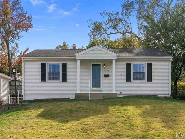 9504 Cloverhurst Dr, Affton, MO 63123