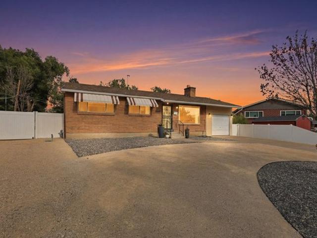 9505 S Garnet Dr E, Sandy, UT 84094