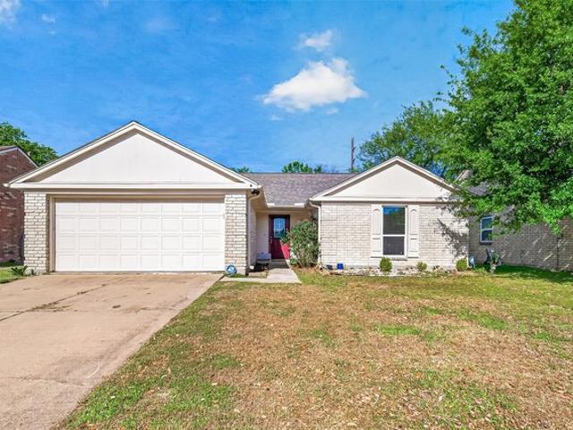 9507 Secretariat Dr, Houston, TX 77065