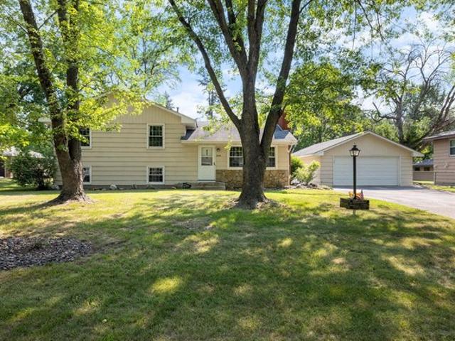 9508 Oliver Ave N, Brooklyn Park, MN 55444