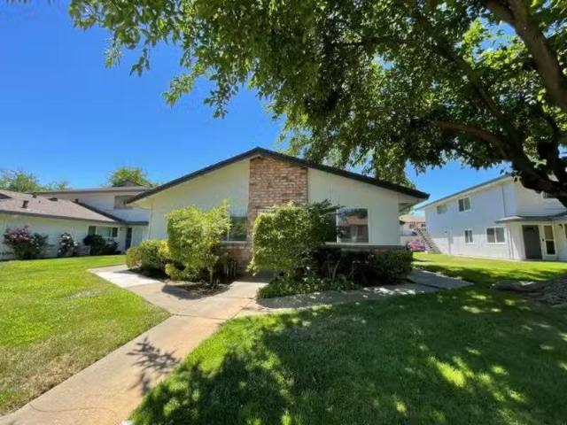 9508 Emerald Park Dr #1, Elk Grove, CA 95624