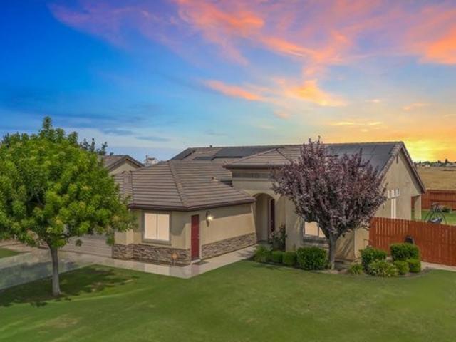 9500 Meadow Falls Dr, Bakersfield, CA 93311