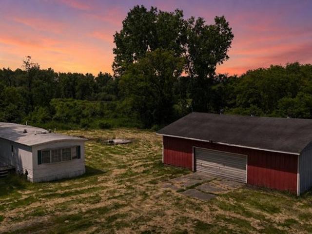 9500 N Meridian Rd, Pleasant Lake, MI 49272