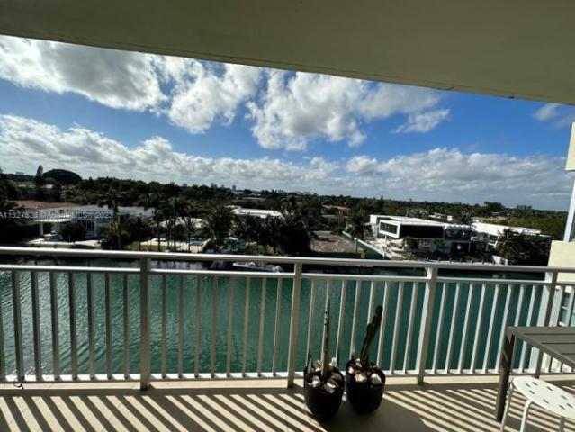 9500 Bay Harbor Dr W #6C, Bay Harbor Islands, FL 33154