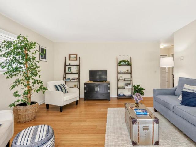 9500 Center Street 4