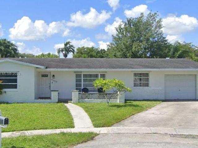 9500 24th Pl NW, Pembroke Pines, FL 33024