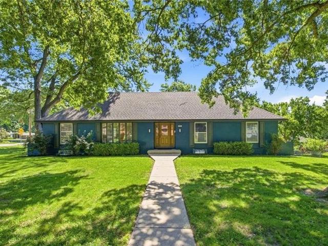 9501 Canterbury St, Overland Park, KS 66206