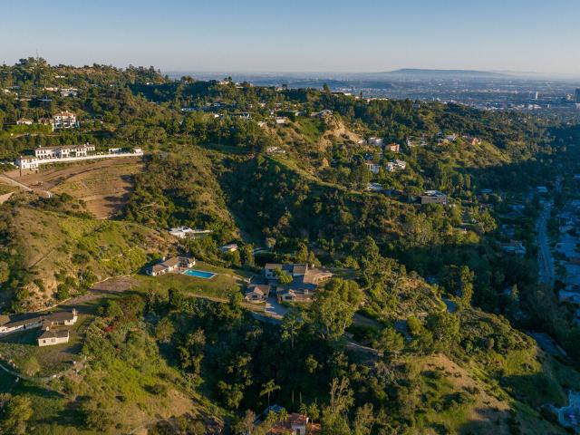 9501 Gloaming Dr, Beverly Hills, CA 90210 | MLS #26638 | Compass