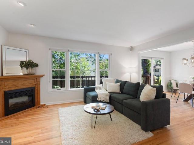 9501 Wallingford Drive
