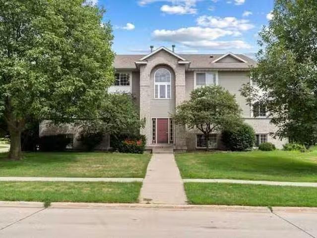 $950 2 Bedroom, 1 Bathroom 1st Floor Condo Pet Friendly! Av.