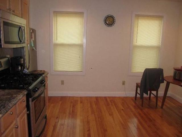 $950 / 2br Beautiful two bedroom in the Vernon Hill area!