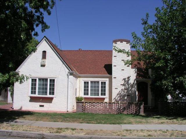 $950 / 2br 1180ft² 1 bath large beatiful house Avail 5/1 Modesto map