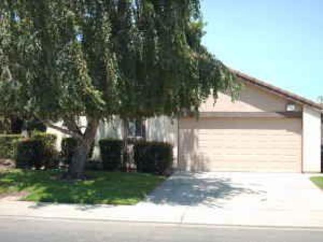 $950 / 2br 1200ft² Great Location 2Car Garage Spacious Avail. June 1st Modesto map