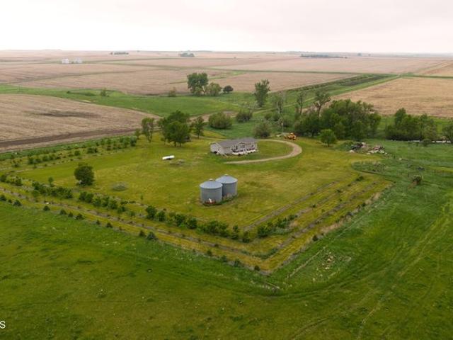950 94th St SE, Strasburg, ND 58573