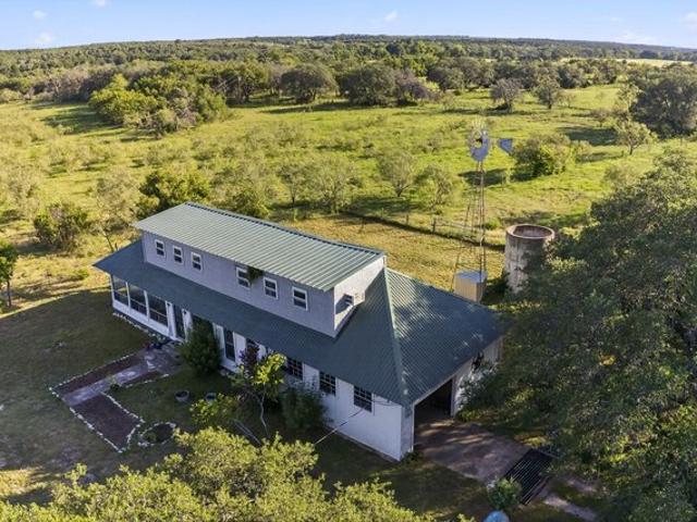 950 Ater Ranch Ests, Bertram, TX 78605