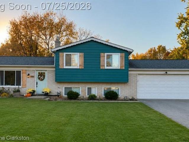 950 Beardon Rd, Orion, MI 48362