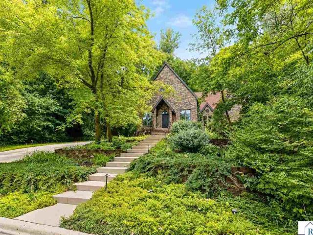 950 Belvista Drive