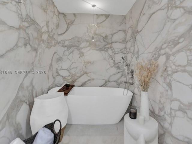 950 Brickell Bay Dr Apt 5608, Miami, FL 33131