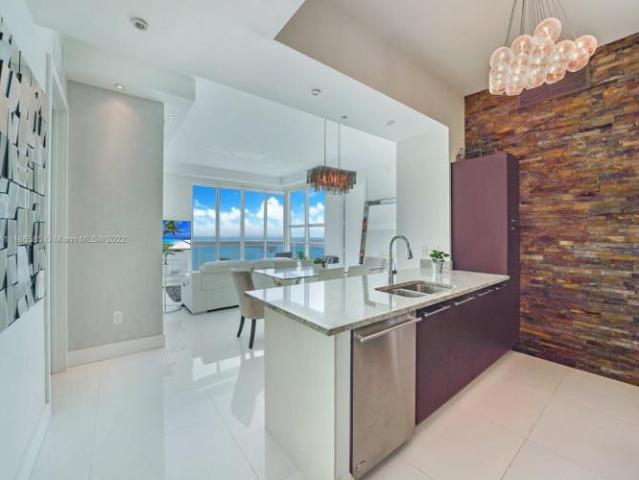950 Brickell Bay Dr #4811 Miami, FL 33131