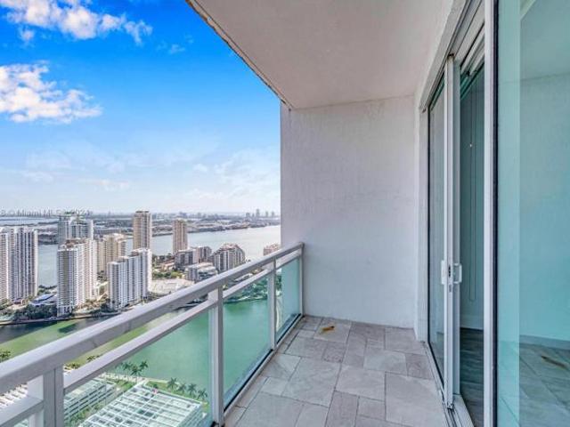 950 Brickell Bay Dr #4902, Miami, FL 33131