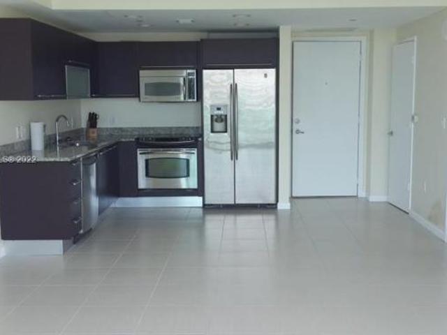 950 Brickell Bay Dr #4008 Miami, FL 33131