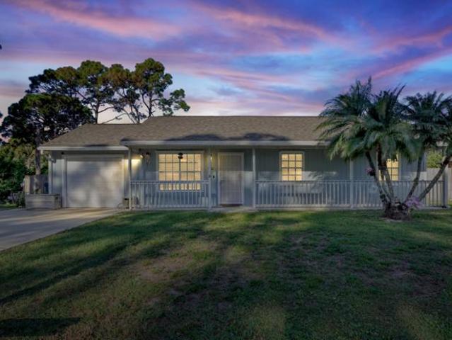950 Garlenda Ave SW, Palm Bay, FL 32908