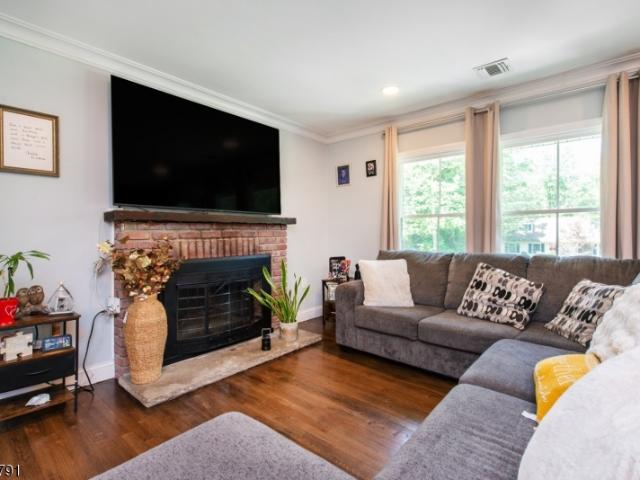 950 E Walnut Dr
