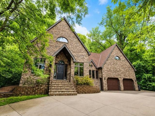 950 E Belvista Dr, North Mankato, MN 56003
