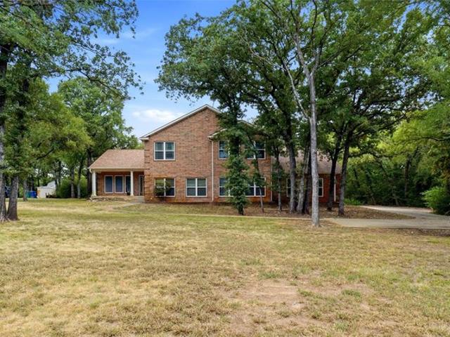 950 E Oak Shores Dr, Crossroads, TX 76227