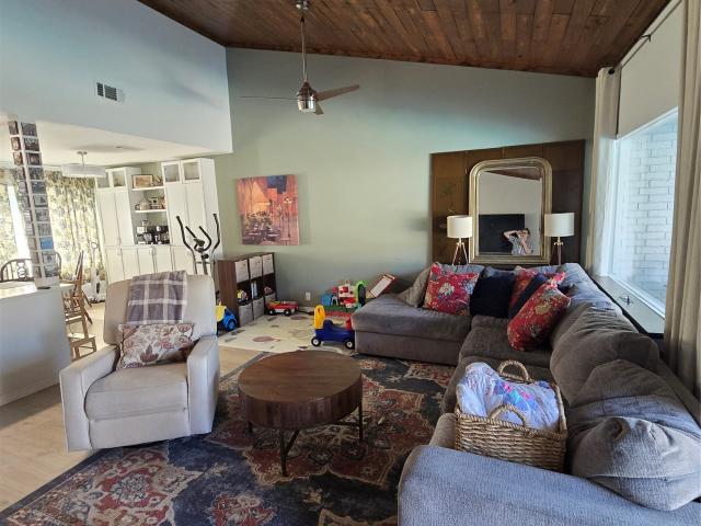 950 Hardeman St, Sealy, TX 77474 | MLS #5575 | Compass