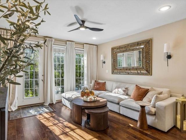 950 Henderson St Apt 1220, Fort Worth, TX 76102