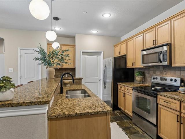 950 Henderson Street # 1220