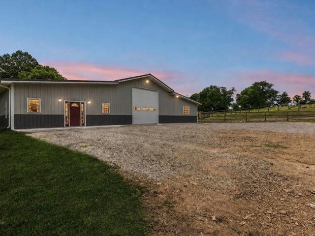 950 Old Agnew Rd, Pulaski, TN 38478