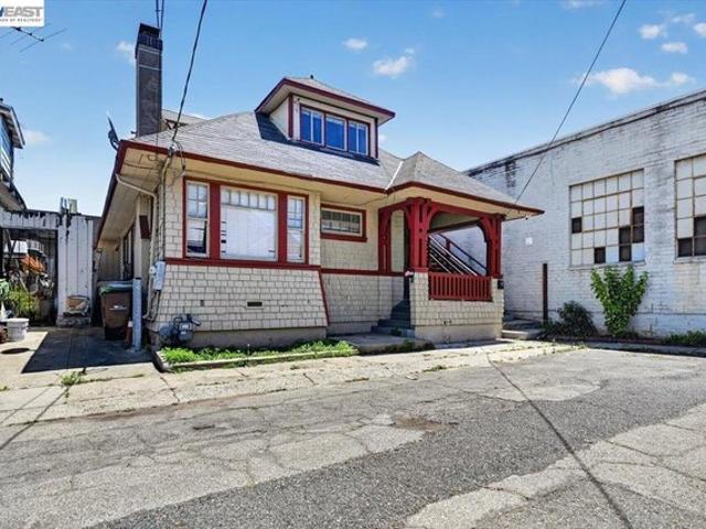 950 Loomis Ct, Oakland, CA 94606