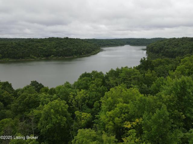 950 Lakeview Dr