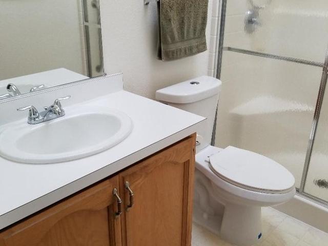 $950 Large Room in Quiet, Adult Community