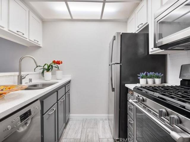 950 N Kings Rd #225, West Hollywood, CA 90069