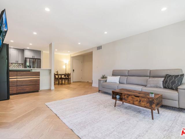 950 N Kings Road 216