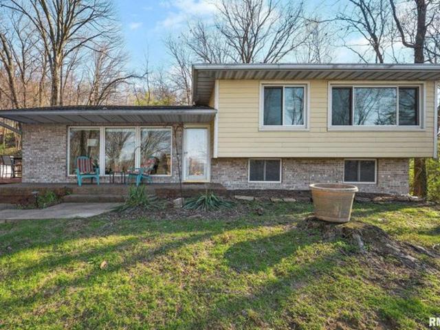 950 N Main St, East Peoria, IL 61611