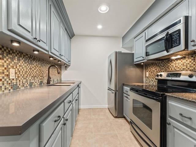 950 S Foster Dr Apt 38, Baton Rouge, LA 70806