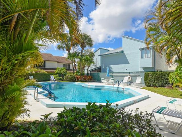 950 S Kanner Hwy Apt 905, Stuart, FL 34994