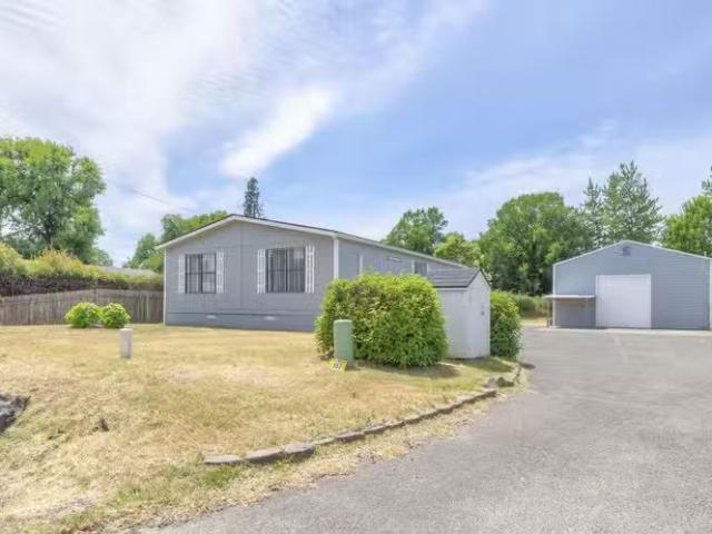 950 Schroeder Ln, Grants Pass, OR 97527 MLS 220184898