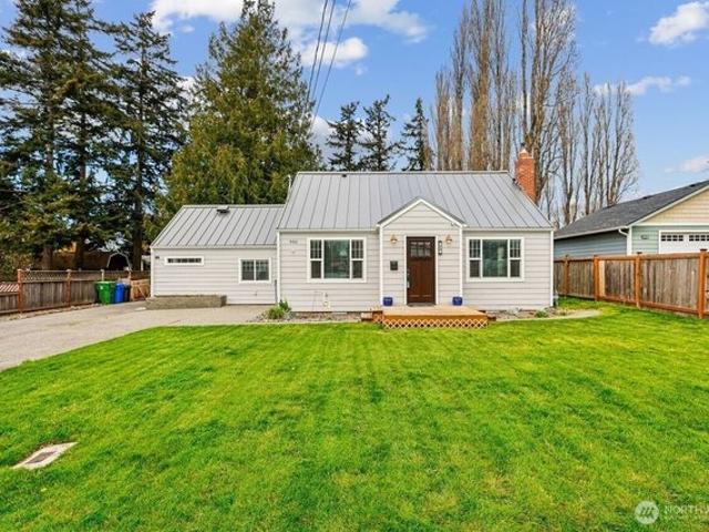 950 SE 4th Ave, Oak Harbor, WA 98277