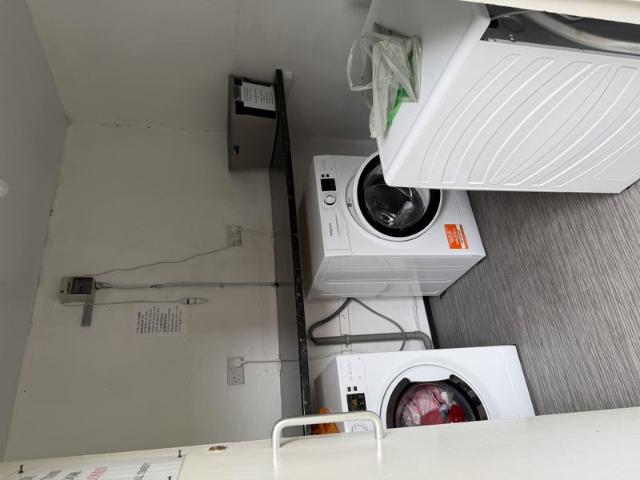 £950: Self Contains Studio/Open Plan Kitchen