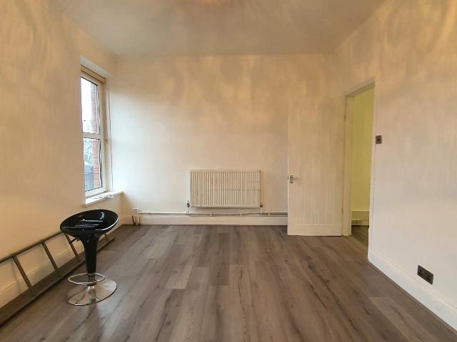 £950 PCM, Spacious Newly Refurbished One Bedroom First Floor Flat in Clare Road, Grangetown, Cardiff, CF11 6RX