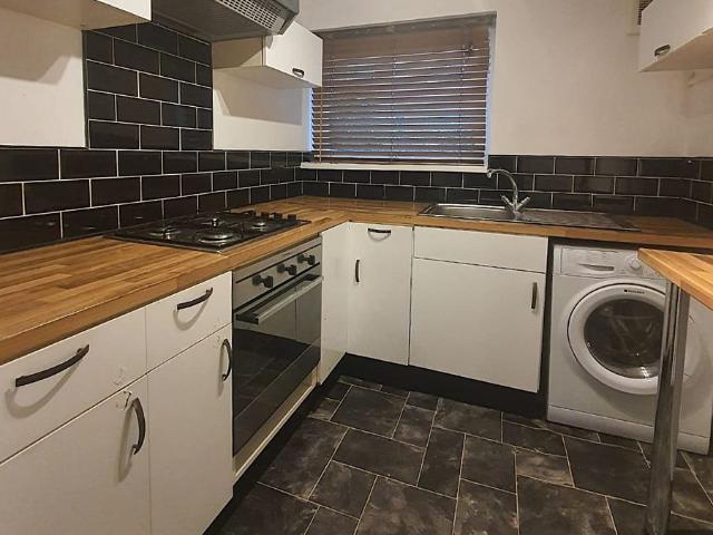 £950 PCM, Two Bedroom Ground Floor Flat in Ridgeway Road, Rumney, Cardiff, CF3 4AA