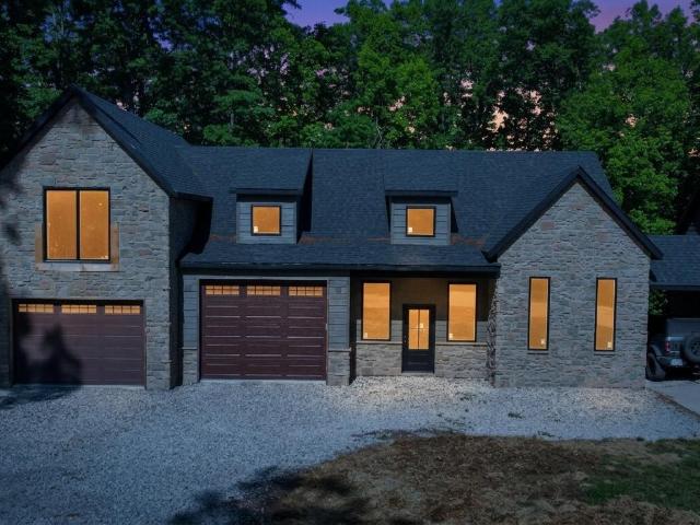 950 Regal Heights Lane
