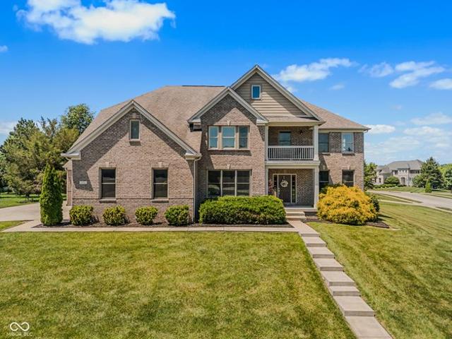 950 Westlake Hills Dr, Columbus, IN 47201
