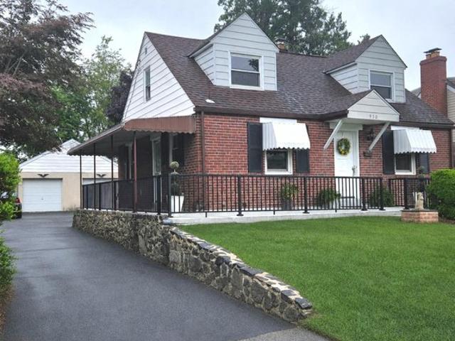 950 Thornton Rd, Upper Chichester, PA 19061