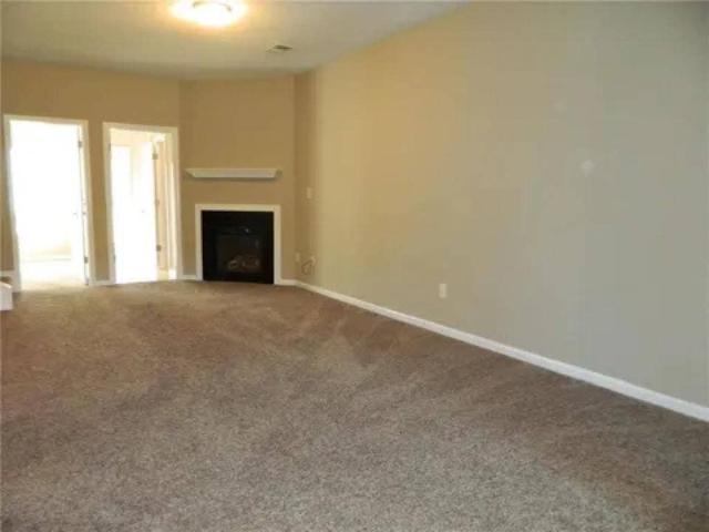 Room near airport and college/Univ